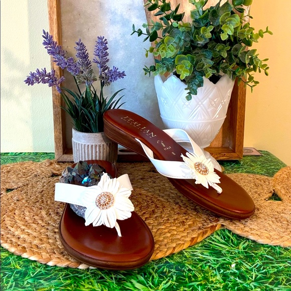 Italian Shoemakers | Shoes | Italian Shoemakers White Floral Sandals ...